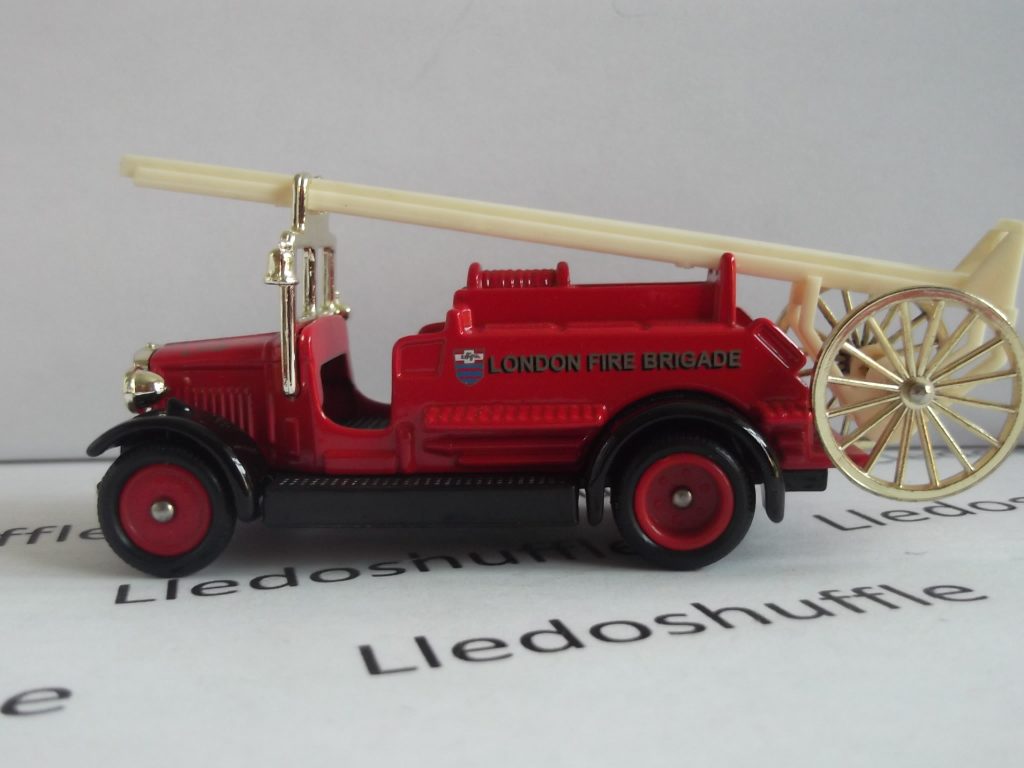 DG12024, Dennis Fire Engine, London Fire Brigade – Lledo Models