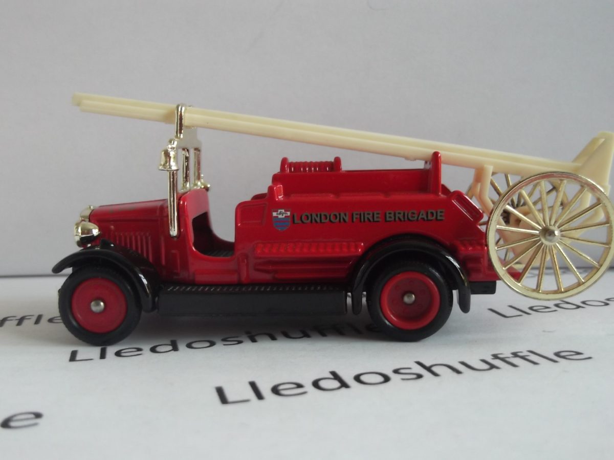 DG12024, Dennis Fire Engine, London Fire Brigade – Lledo Models