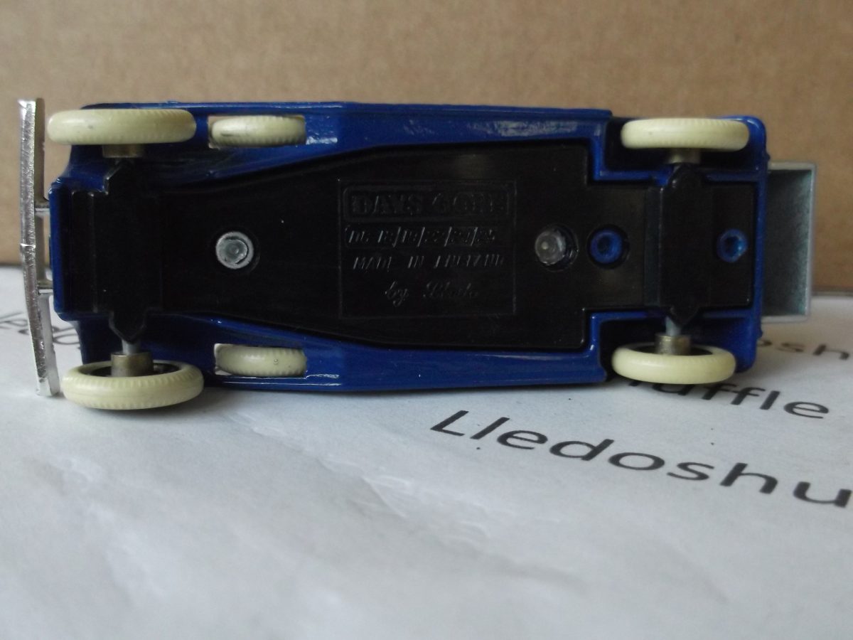 DG025, Code 3, Rolls Royce Silver Ghost Barker, Silver with blue roof conversion – Lledo Models