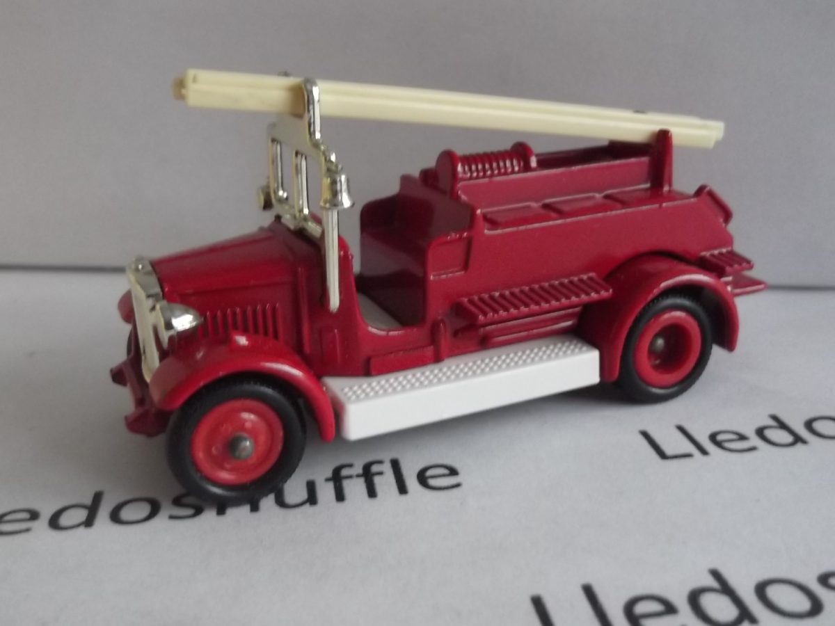 DG12, Dennis Fire Engine, Edocar EA2 – Lledo Models
