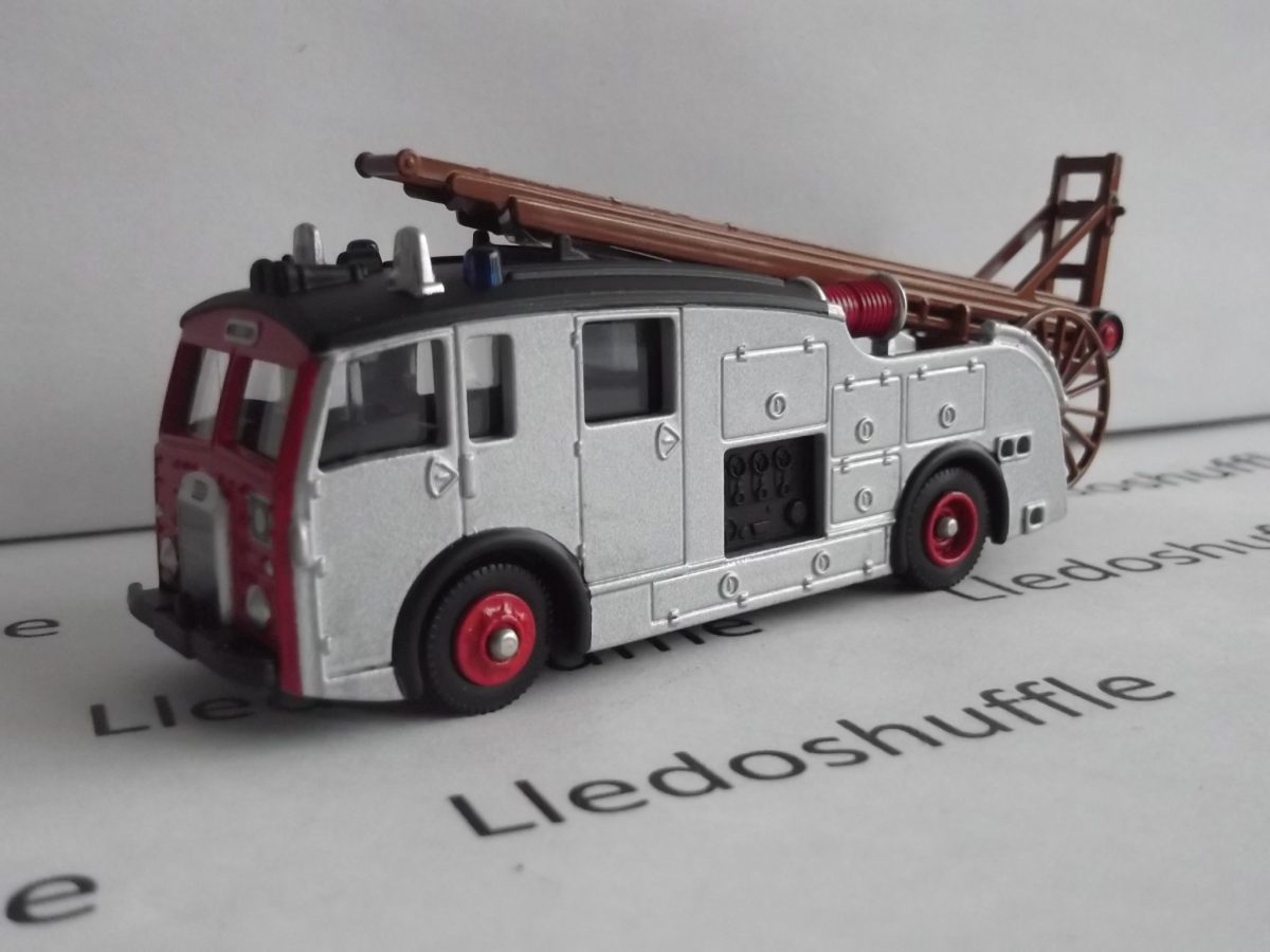 DG223001, Dennis F12 Fire Engine, Fire Brigade in Silver – Lledoshuffle