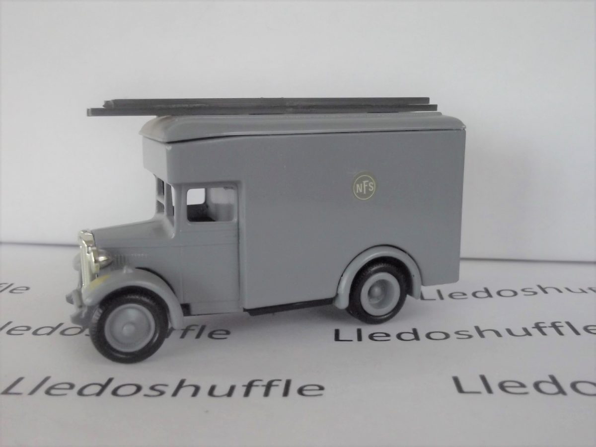 DG016, Code 3, Dennis Parcels Van, NFS with ladder – Lledo Models