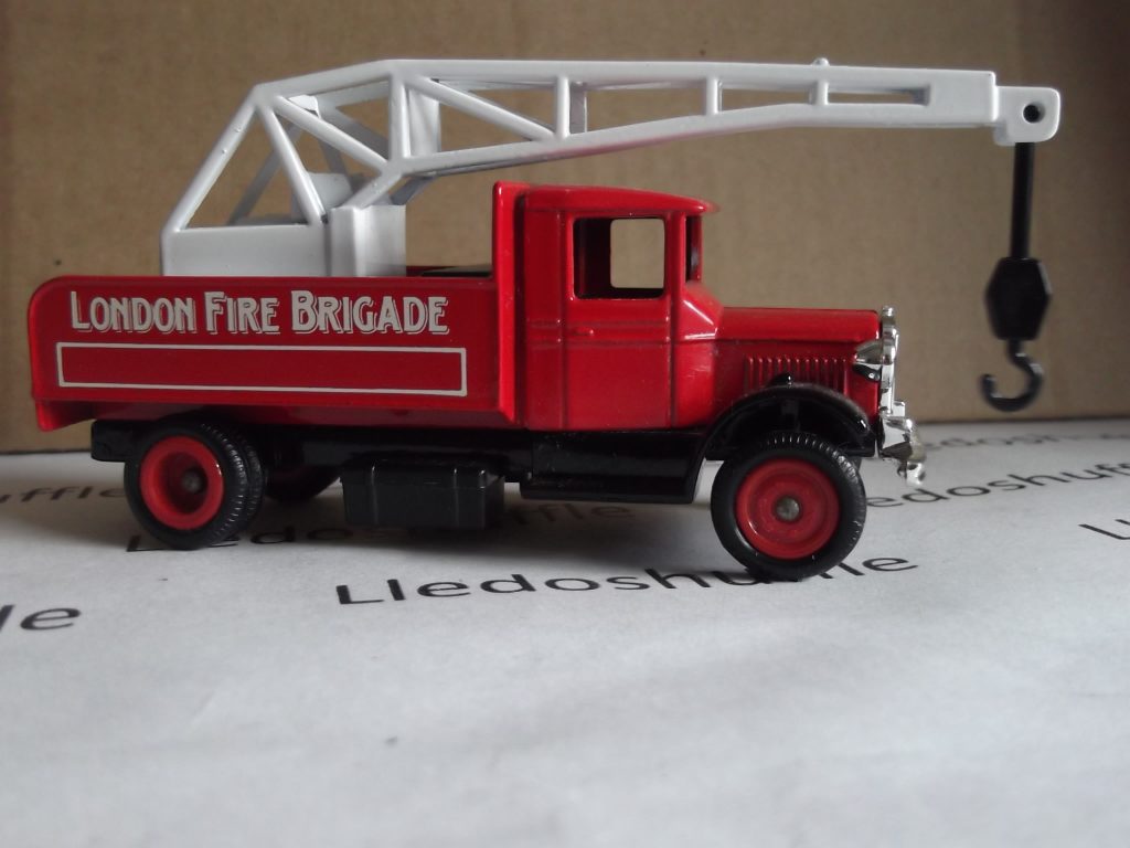 LP040, Code 3, Mack Crane Truck, London Fire Brigade – Lledoshuffle