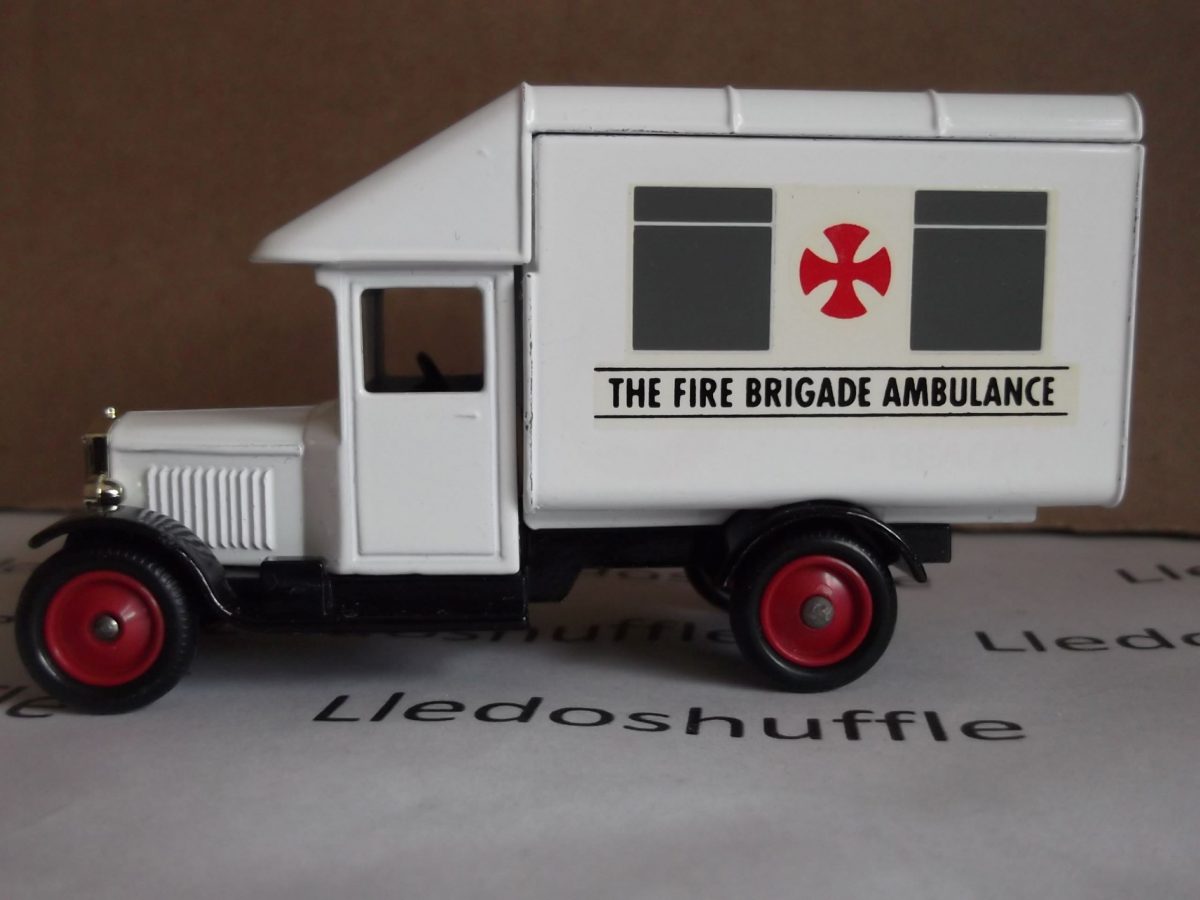 LP052, Code 3, Morris Parcels Van, The Fire Brigade Ambulance – Lledo ...